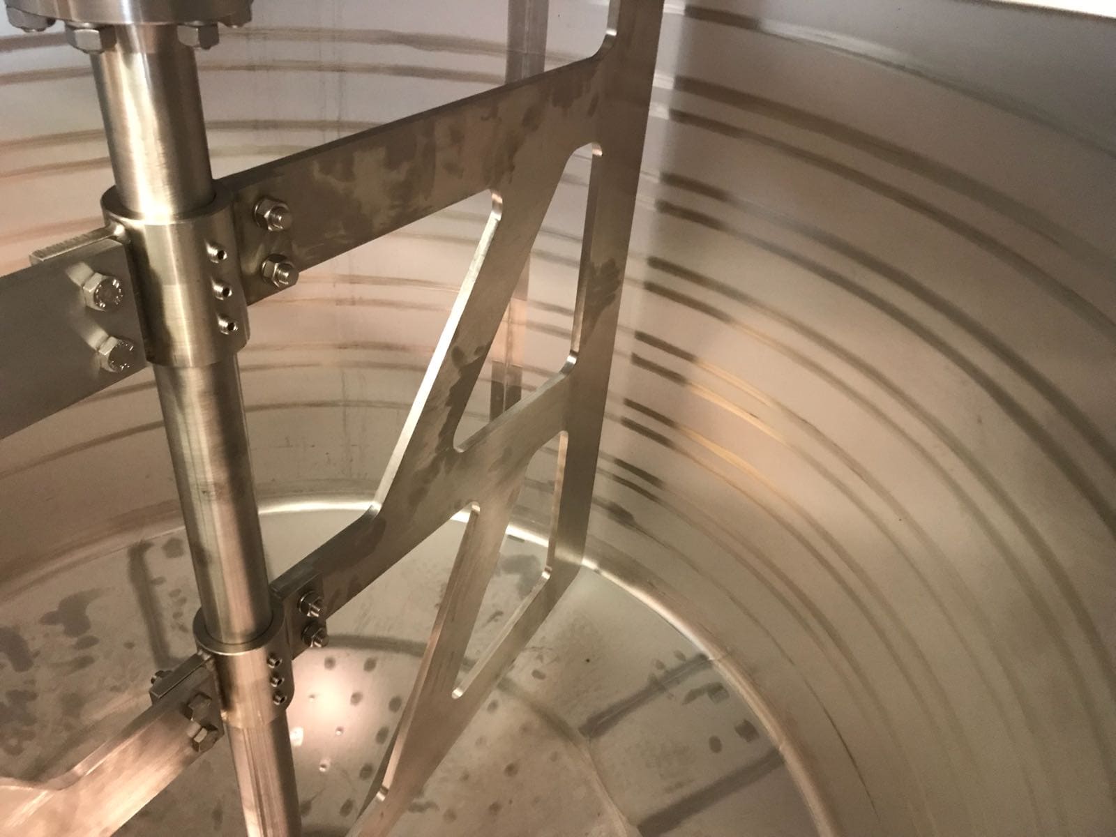 2x 2500 liter melting tanks for chocolate icing