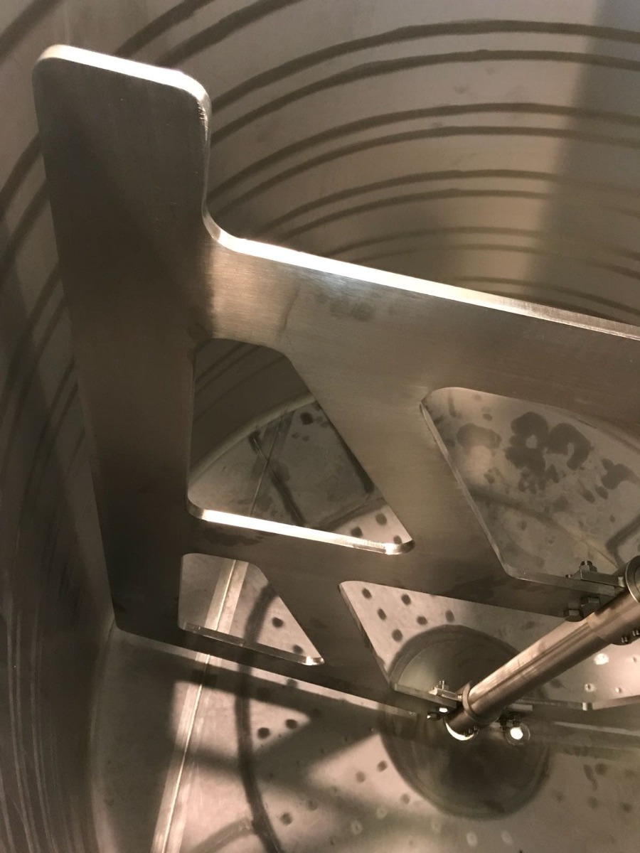 2x 2500 liter melting tanks for chocolate icing