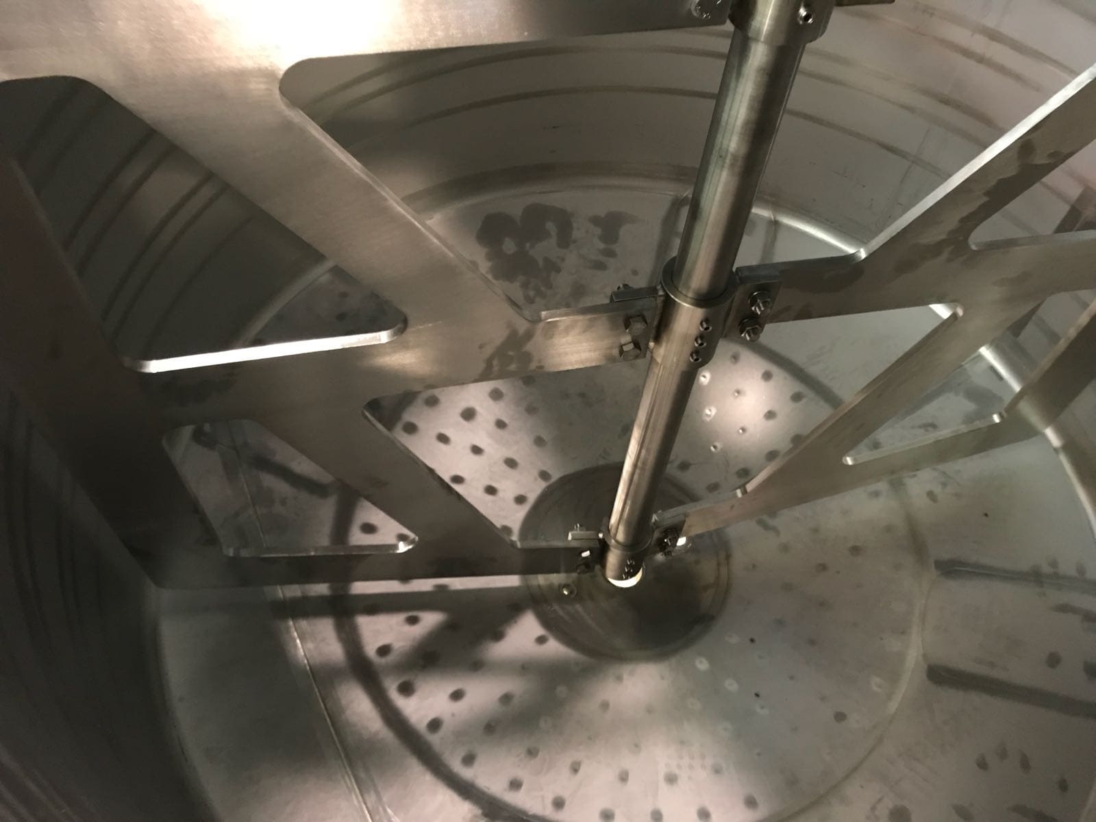 2x 2500 liter melting tanks for chocolate icing