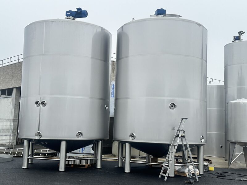 ASME-certified process tanks with a volume of 40570 liters for the USA