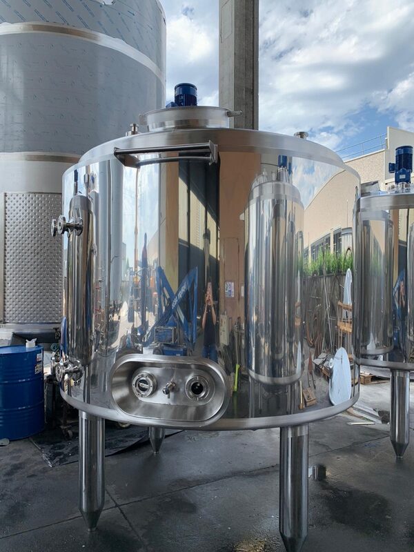 6x mixing tanks for a biotechnology application (2000 - 5000 liters)